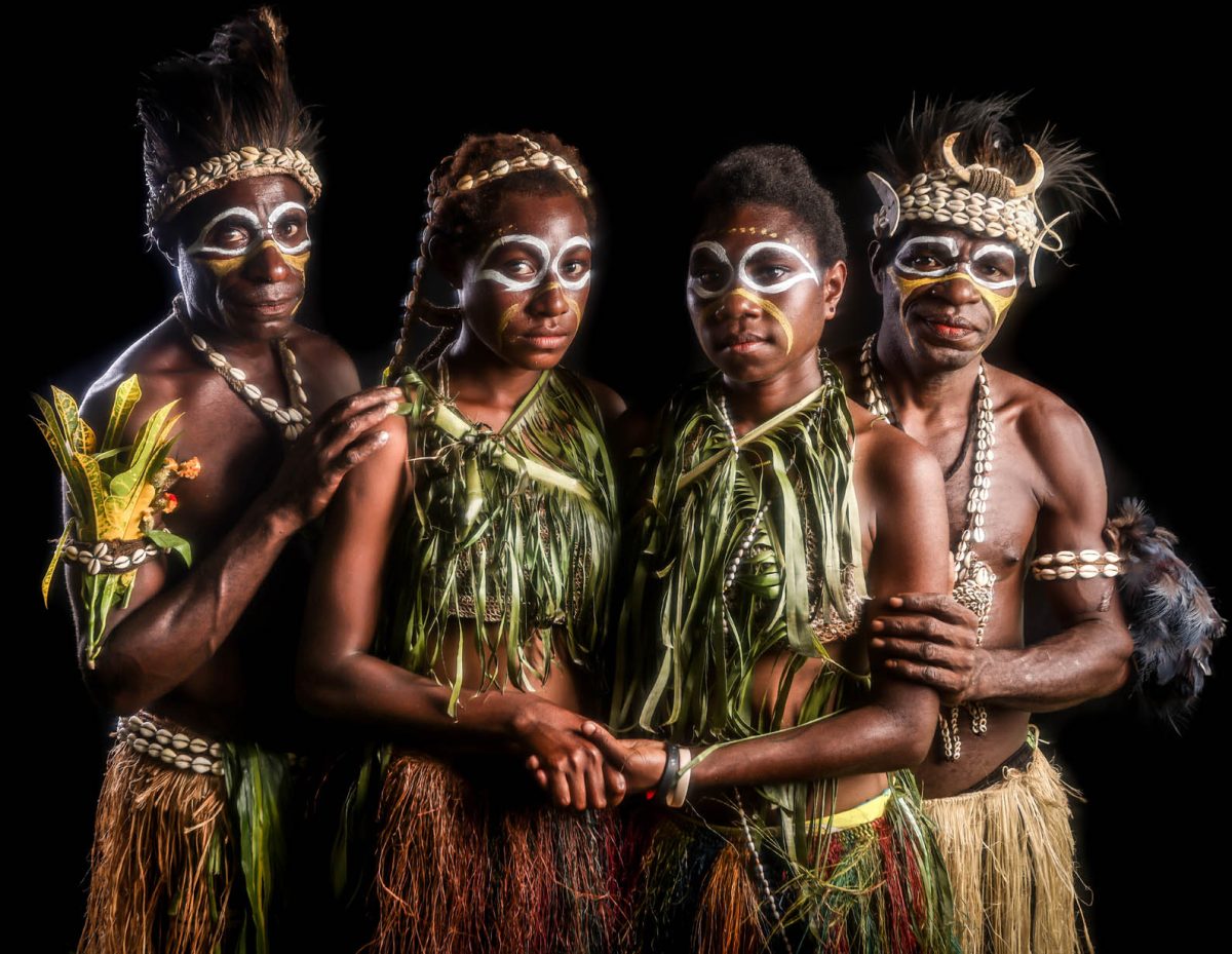 Photographic Expedition on The Sepik River and Tribes of the Highlands ...