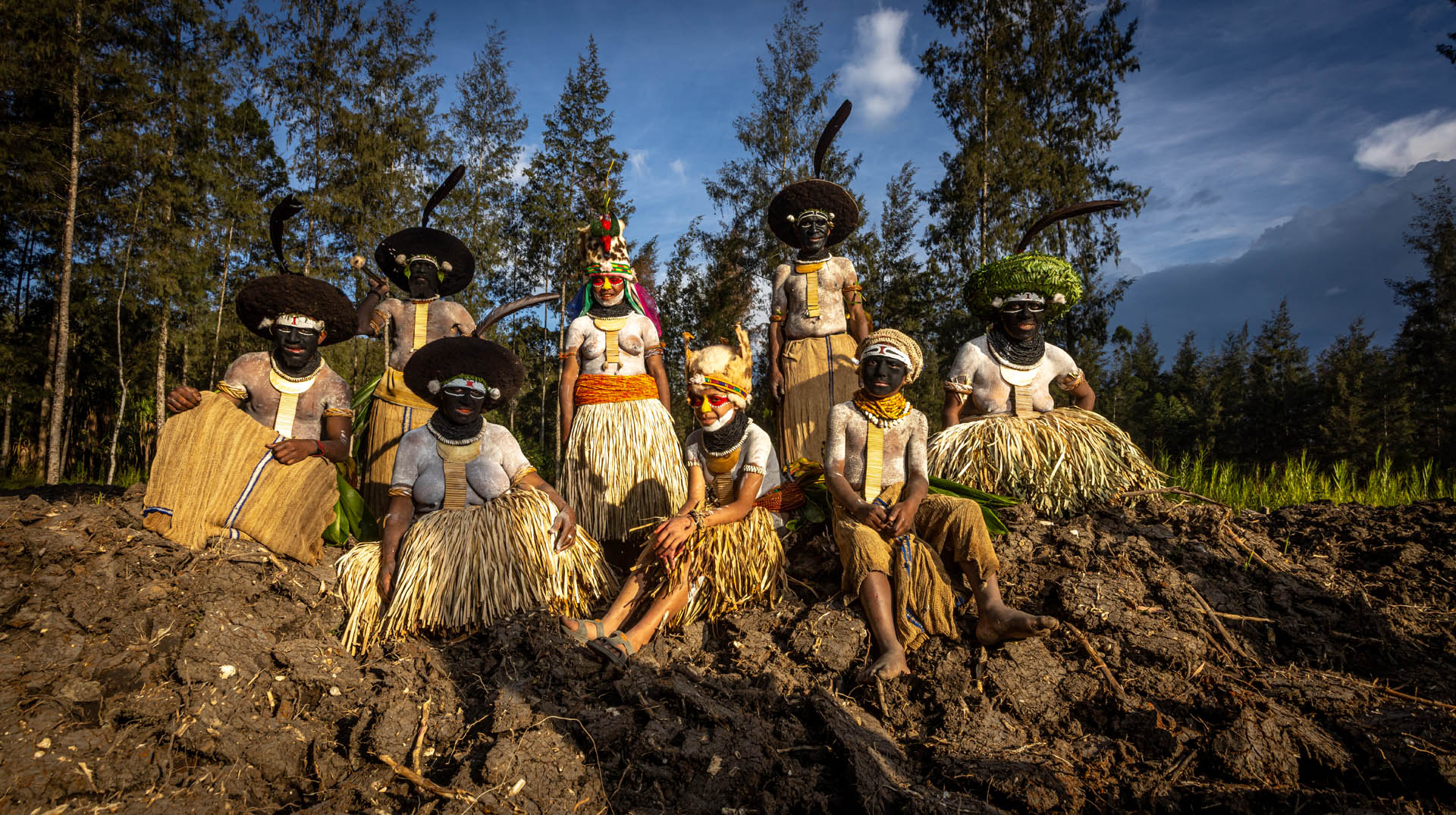 The Black Faced Tribe - tribes of papua new guinea