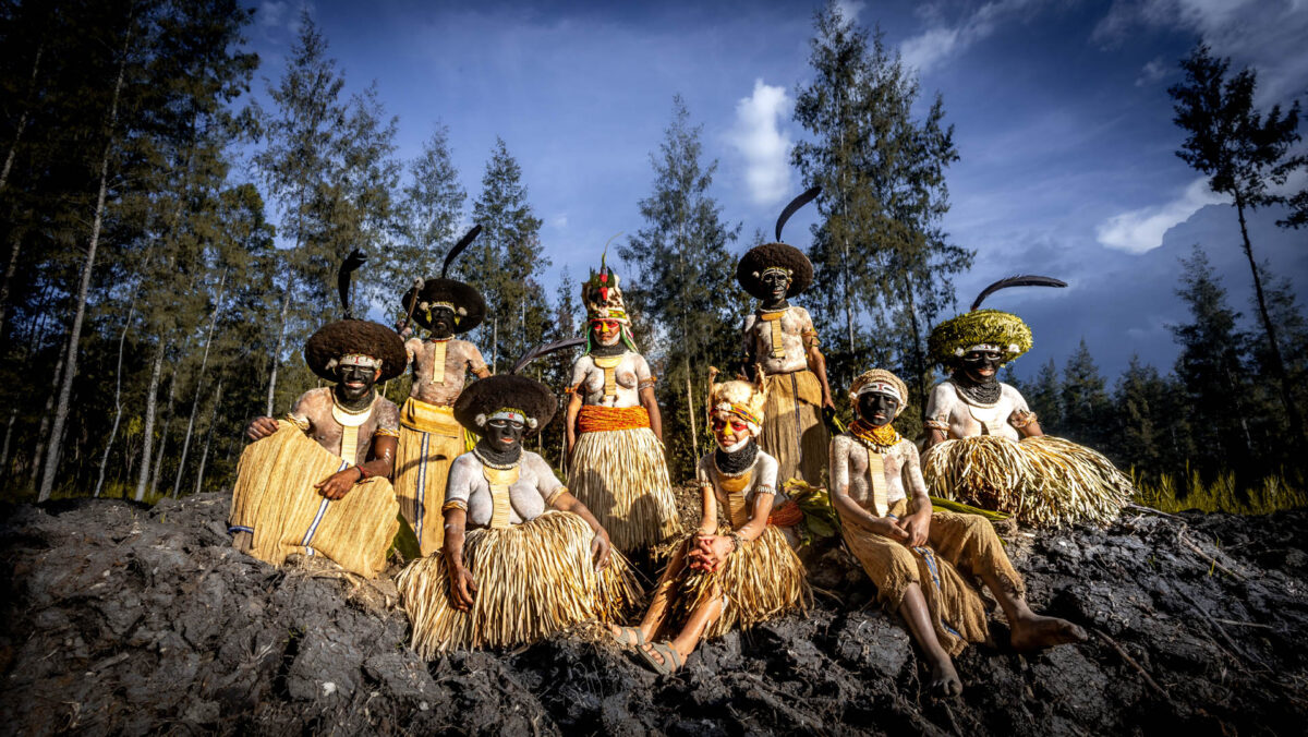 The Black Faced Tribe - tribes of papua new guinea