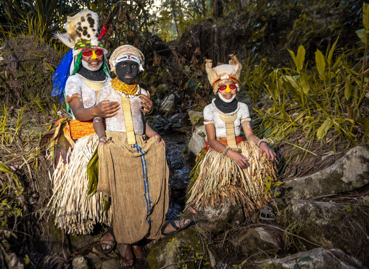 The Black Faced Tribe - tribes of papua new guinea